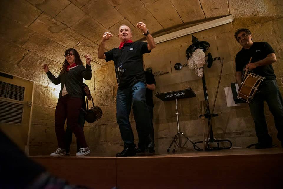 El txistu. - Donosti City